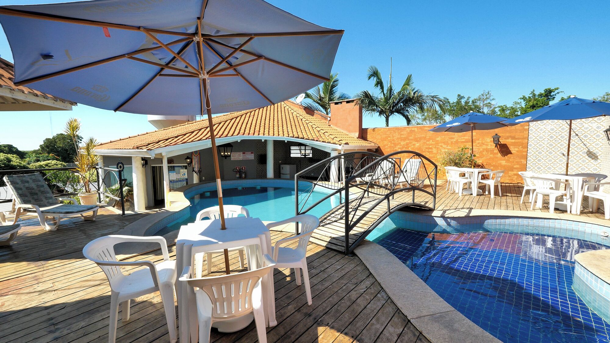 Piscina exterior, da(s) 8:00 à(s) 22:00, espreguiçadeiras 