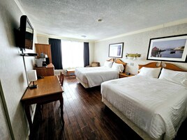 Quarto casal standard, 2 camas de casal | Roupas de cama premium, camas Select Comfort, escrivaninha