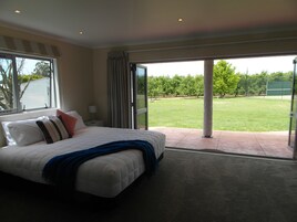 Casa exclusiva (Lodge On St Georges - 8 Bedrooms) | Roupas de cama premium, cofres nos quartos, individualmente decorados
