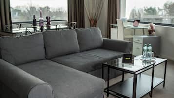 1 quarto, roupa de alta qualidade, cofre no quarto, secretária