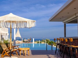 Bar junto à piscina