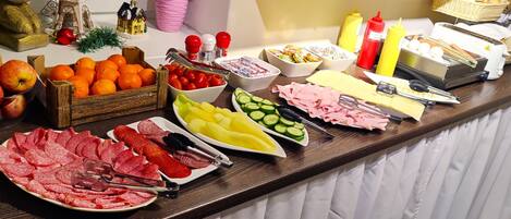 Pequeno-almoço tipo buffet diário (7.00 EUR por pessoa)