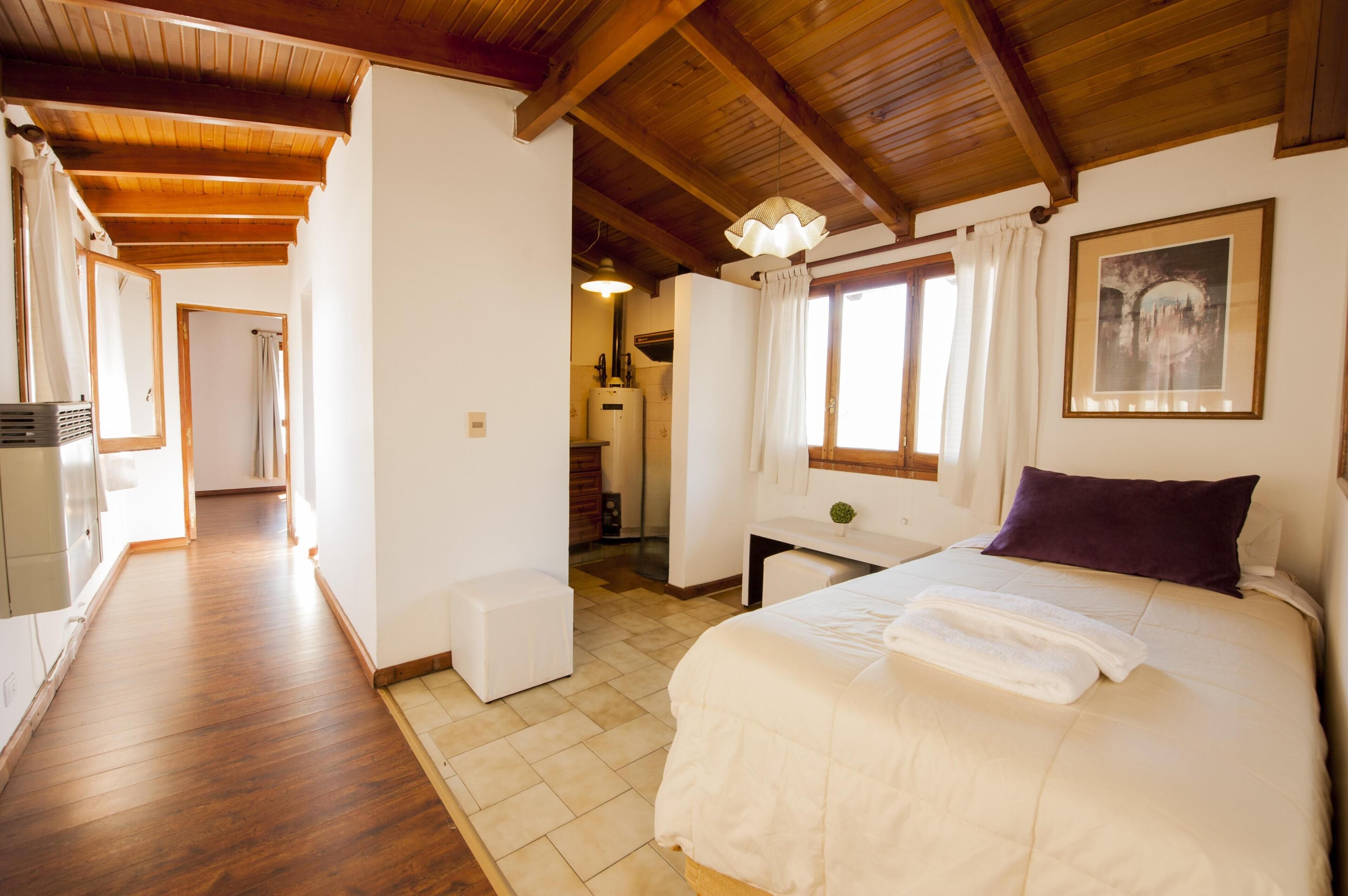 20 quartos, roupa de alta qualidade, edredões de penas, Wi-fi grátis 