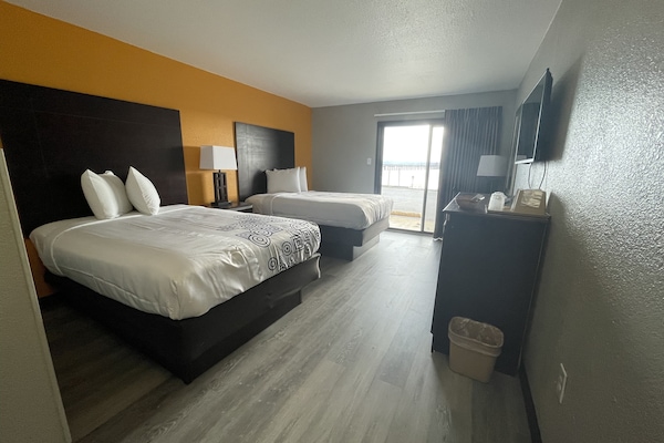 Quarto Standard, 2 camas de casal, acessível, não fumadores | Secretária, Wi-fi grátis, roupa de cama fornecida