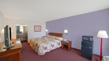 Quarto, 1 cama king-size, fumadores | Secretária, Wi-fi grátis, roupa de cama fornecida