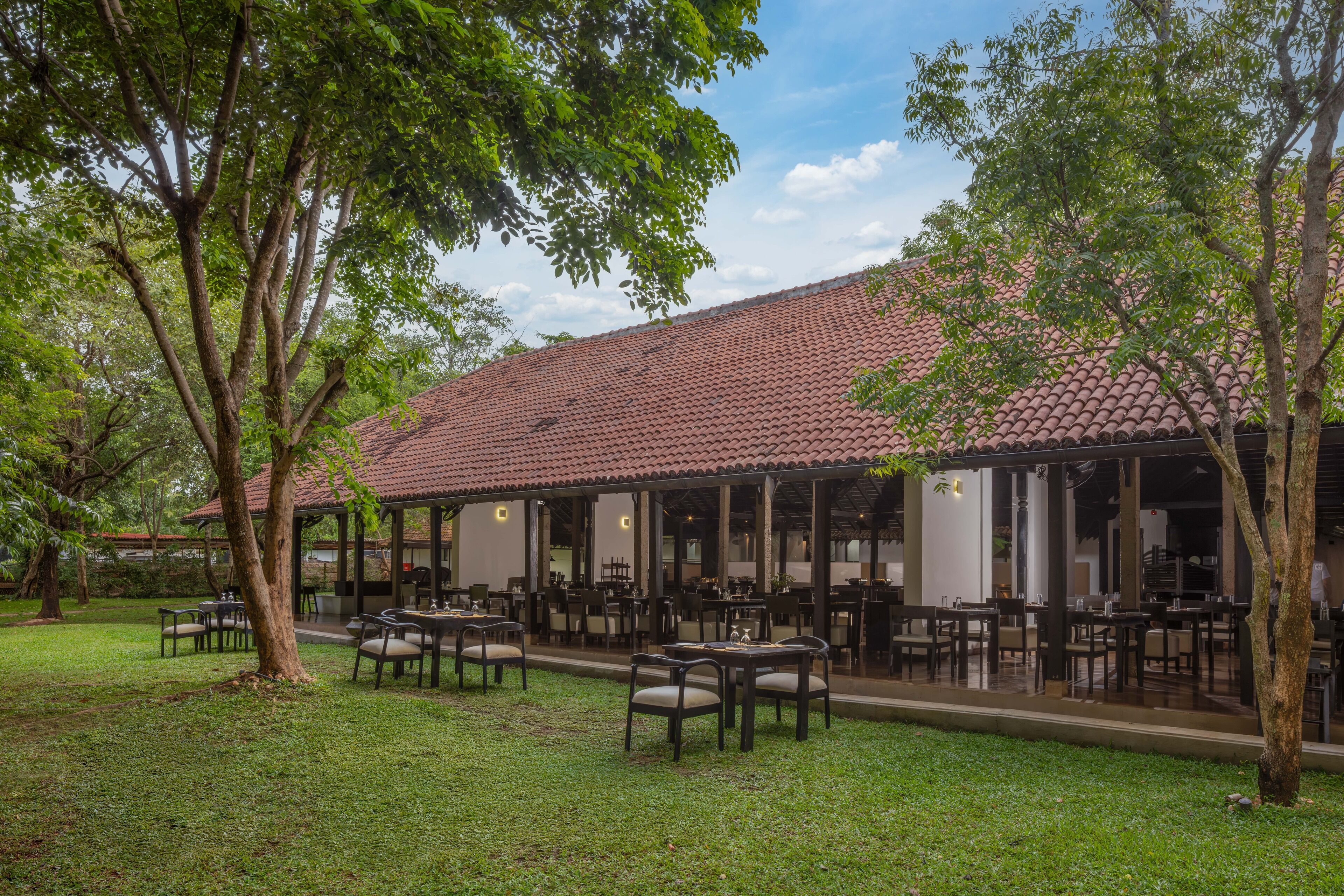 2 restaurantes, café da manhã, culinária internacional