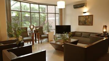 Área de estar no saguão