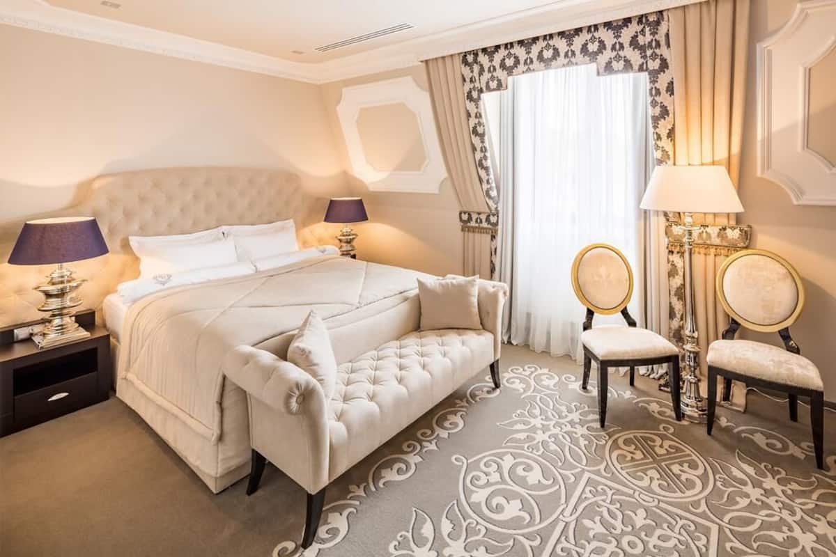 Quarto superior, 1 cama King, quartos conectados | Roupas de cama premium, frigobar, cofres nos quartos, escrivaninha