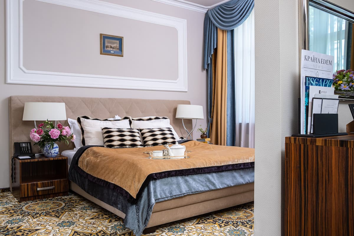 Quarto casal standard | Roupas de cama premium, frigobar, cofres nos quartos, escrivaninha