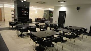 Café da manhã para viagem todos os dias (JPY 900 por pessoa)