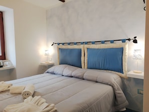 Quarto econômico, banheiro privativo (external) | Edredons de pluma, Wi-Fi de cortesia, roupa de cama