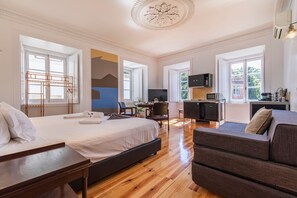 Estúdio Superior, 1 cama king-size, casa de banho privativa | 2 quartos, Wi-fi grátis, roupa de cama fornecida 