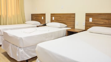 Quarto triplo | Frigobar, escrivaninha, cortinas blackout, Wi-Fi de cortesia