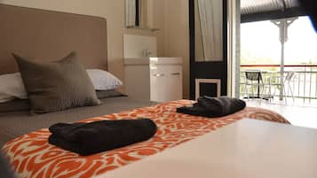 Secretária, Wi-fi grátis, roupa de cama fornecida