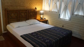 Escrivaninha, Wi-Fi de cortesia, roupa de cama