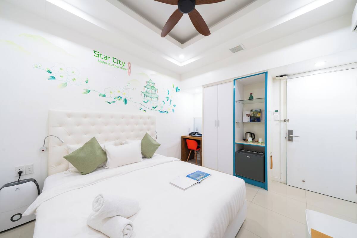 Quarto Duplo Standard, banheira | Roupa de alta qualidade, camas de colchão pillowtop, minibar