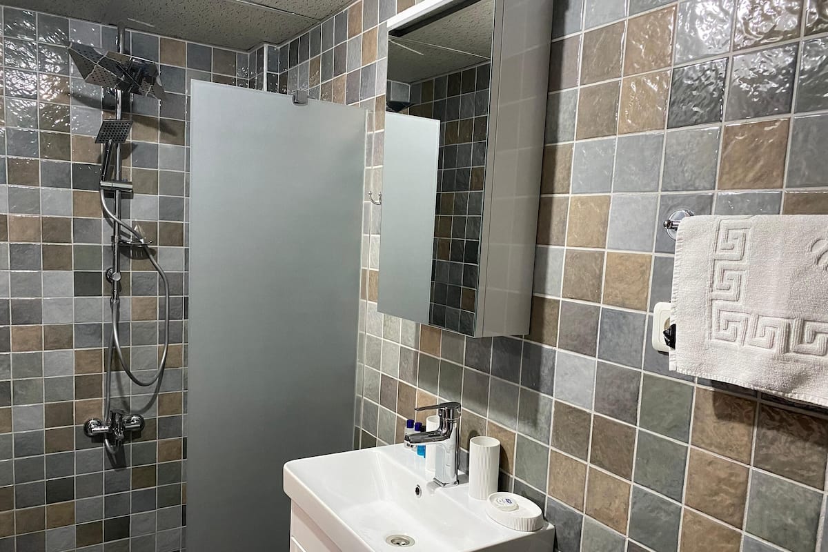 1 quarto, Wi-Fi de cortesia, roupa de cama
