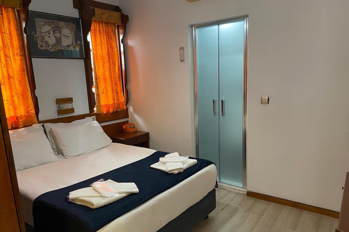 1 quarto, Wi-Fi de cortesia, roupa de cama