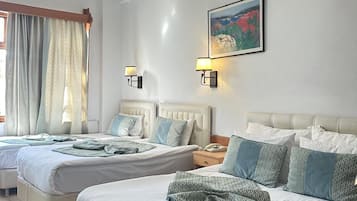 Superior Aile Odasi,Balkonlu | Wi-Fi de cortesia, roupa de cama