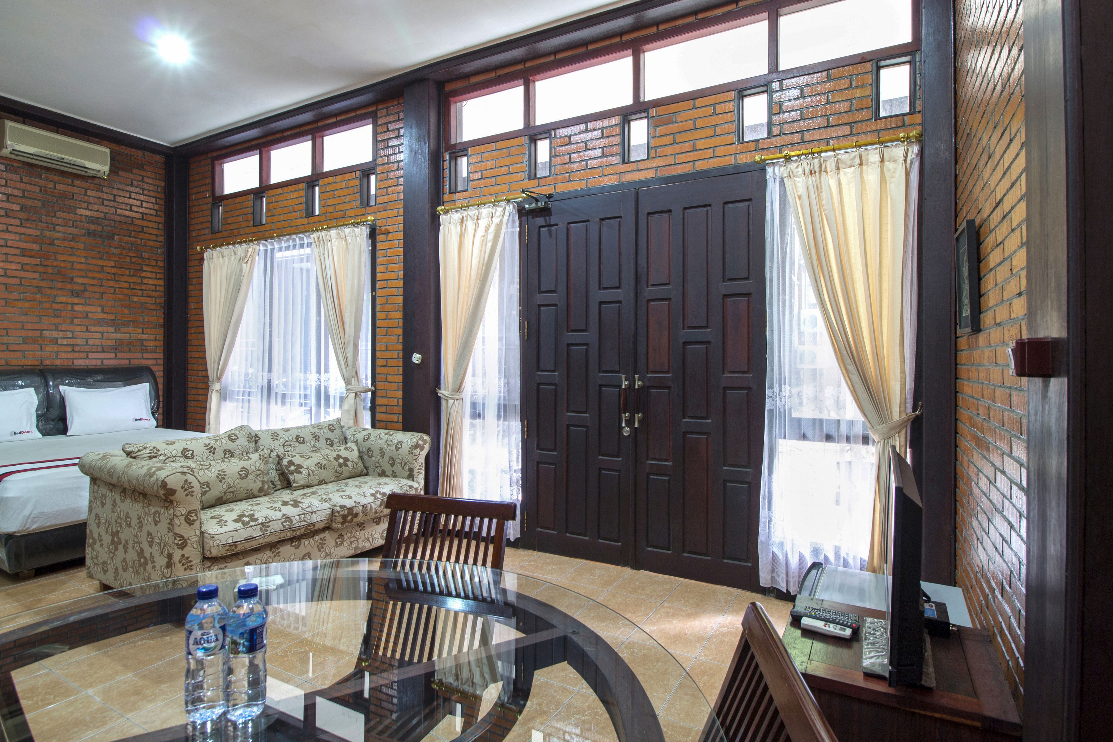 Quarto Duplo | Secretária, cortinas/cortinados opacos, Wi-fi grátis 