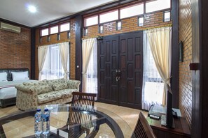 Quarto Duplo | Secretária, cortinas/cortinados opacos, Wi-fi grátis 