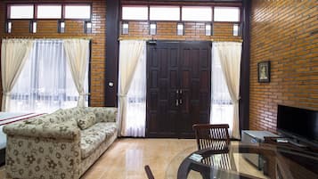 Quarto Duplo | Secretária, cortinas/cortinados opacos, Wi-fi grátis