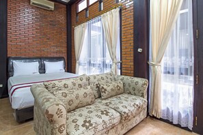 Quarto Duplo | Secretária, cortinas/cortinados opacos, Wi-fi grátis 