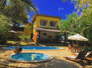 2 piscinas exteriores, da(s) 7:00 à(s) 21:30, guarda-sóis 