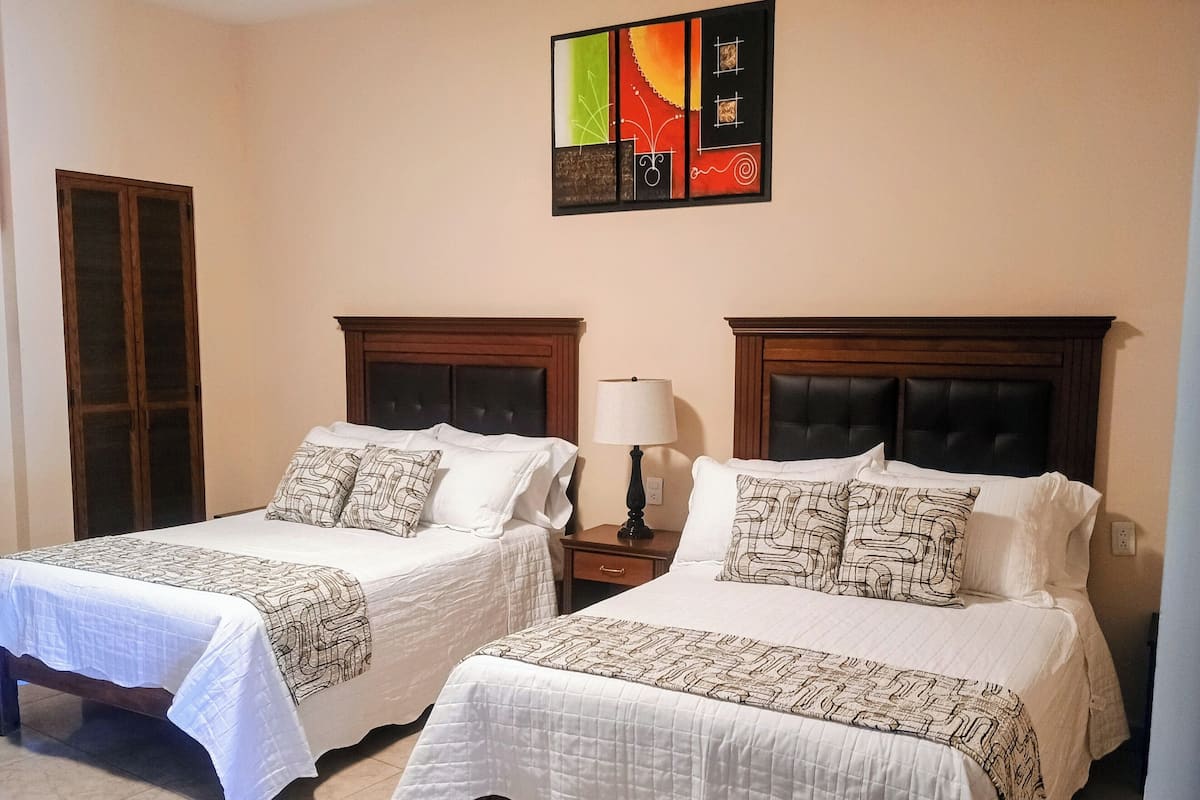 Quarto Standard, 2 camas de casal | Camas desdobráveis, Wi-fi grátis, roupa de cama fornecida