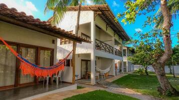 Quarto superior | Fachada da propriedade