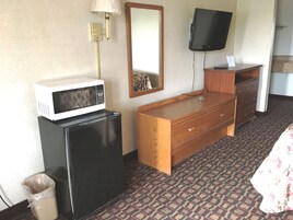 Quarto Standard, 1 cama king-size, não fumadores | Ferro/tábua de engomar, camas desdobráveis, Wi-fi grátis 