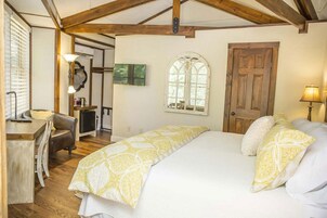 Quarto, banheiro privativo (King) | Roupas de cama premium, individualmente mobiliados