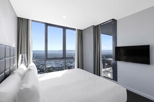 Suite, 3 quartos (Hinterland) | Roupa de alta qualidade, cofre com capacidade para portátil, secretária