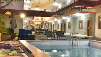 Piscina interior, piscina exterior