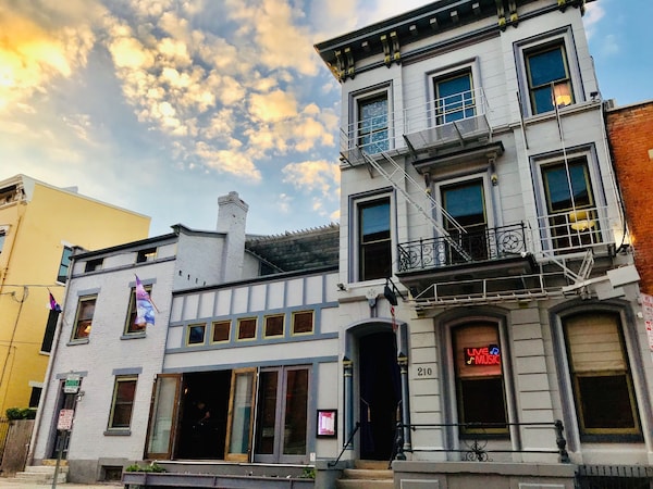 Symphony Hotel & Restaurant - Cincinnati