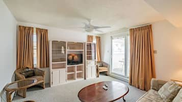 Condo família | Área de estar | TV, DVD player