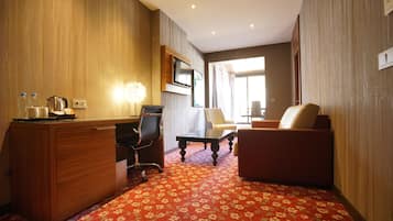 Suite Júnior | Roupa de alta qualidade, minibar, cofre no quarto, secretária