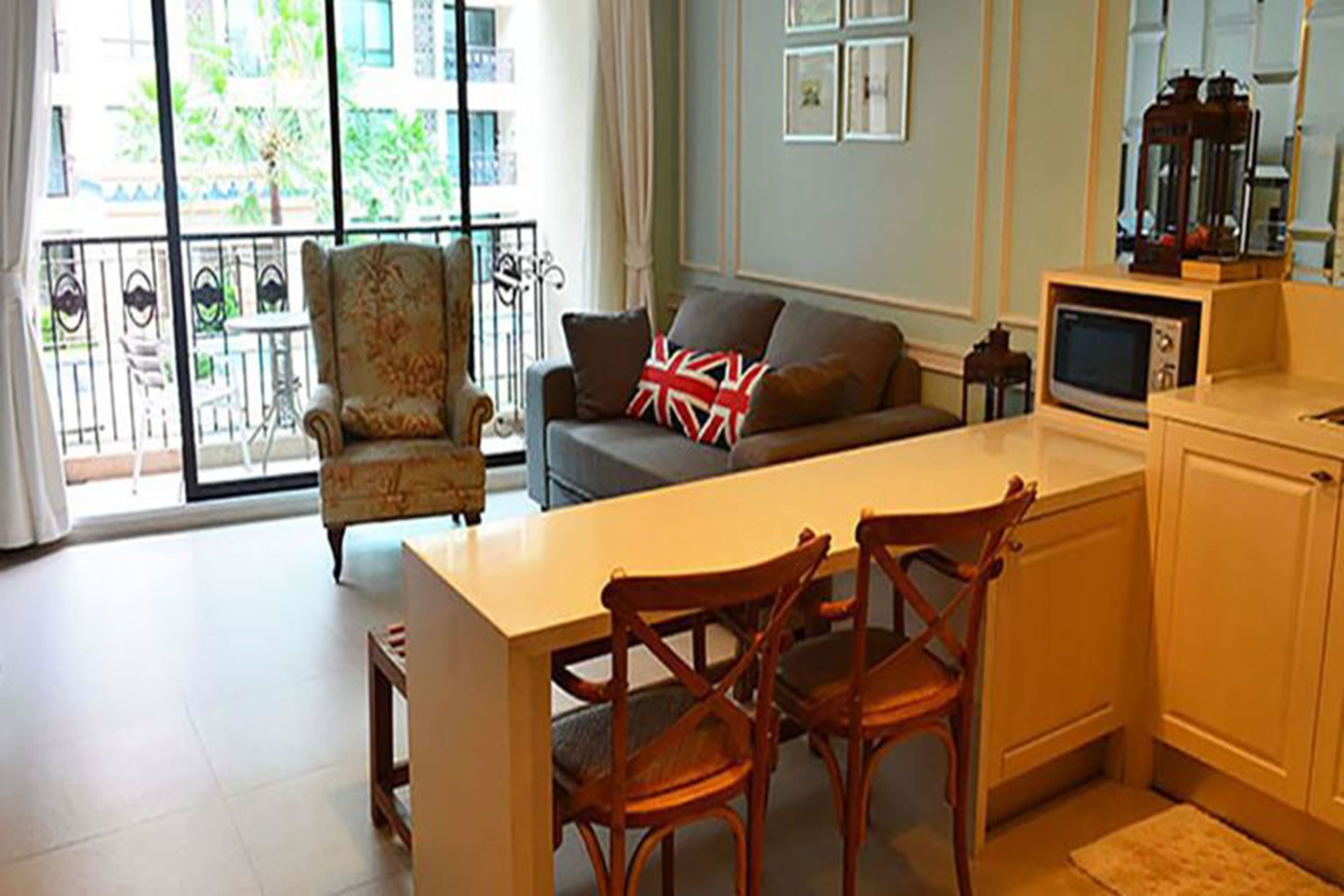 1 Bedroom Pool View  | Área de estar | TV de tela plana