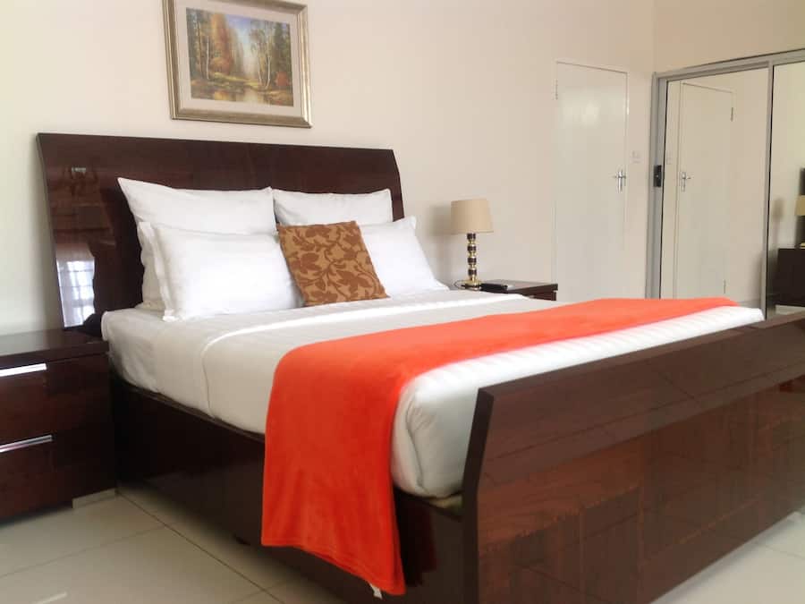 Quarto Deluxe, 1 quarto | Cofre no quarto, secretária