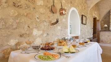 Pequeno-almoço tipo buffet diário incluído