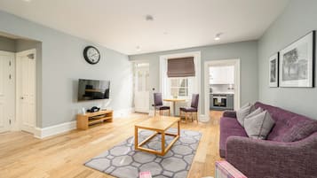 Apartamento clássico, 1 quarto | 1 quarto, cofres nos quartos, escrivaninha