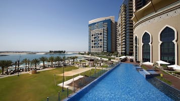 Piscina exterior, toldos (sobretaxa), espreguiçadeiras