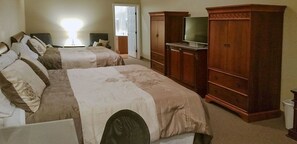 Quarto Deluxe, várias camas, frigorífico, vista para a montanha | Roupa de alta qualidade, com decoração personalizada 