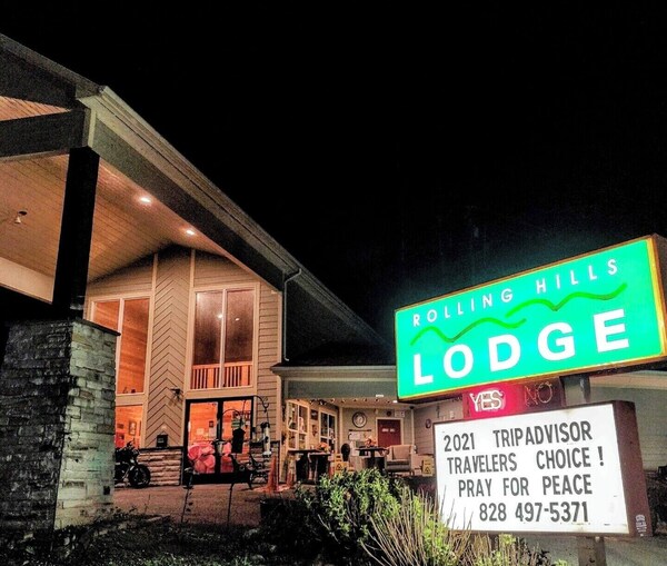 Rolling Hills Lodge - Cherokee, NC