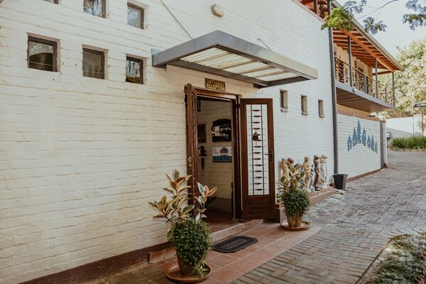 Ons Dorpshuis Guest House - Rustenburg
