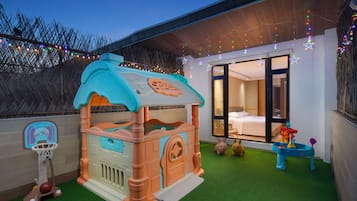 Quarto, 1 cama King, sacada (Super) | Frigobar, cofres nos quartos, escrivaninha
