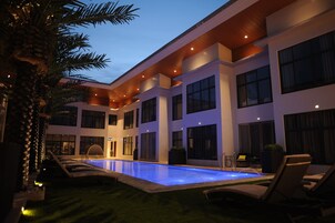 Fachada do alojamento (tarde/noite)