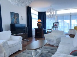 Suíte estúdio exclusiva, vista para a cidade | Roupas de cama premium, cortinas blackout, ferros/tábuas de passar roupa