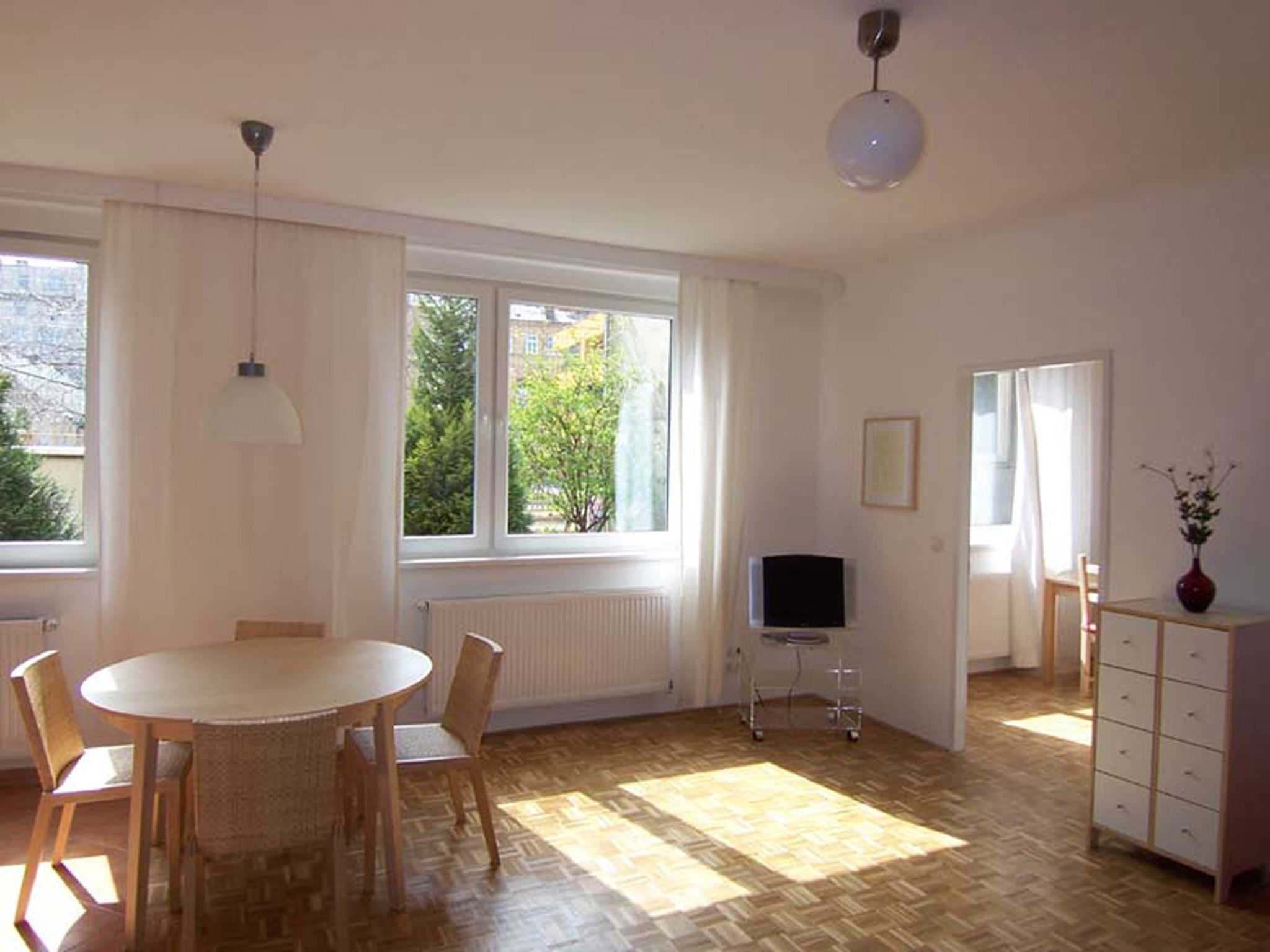 Apartamento Standard, não fumadores, junto ao jardim | Refeições no quarto