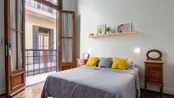 Cortinas/cortinados opacos, Wi-fi grátis, roupa de cama fornecida